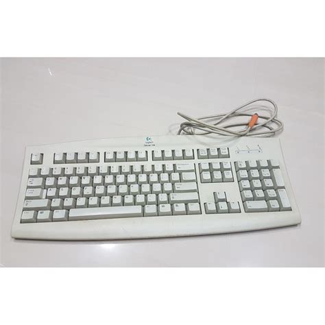 Logitech Deluxe 104 Ps 2 Keyboard Computers And Tech Parts And Accessories Computer Keyboard On