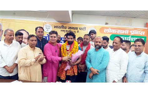 Jandk Bjp President Ravinder Raina And Other Leaders Felicitating Bhanu Pratap Singh A Silver