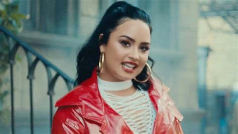 See Demi Lovato Horrified By Scream S Ghostface Killer GIANT FREAKIN ROBOT