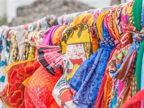 How To Tie A Batik Sarong The Perfect Look For Any Occasion
