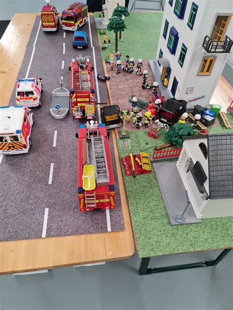 Einsatzübungen Mit Playmobil Löschgruppe Knerling übt An Der