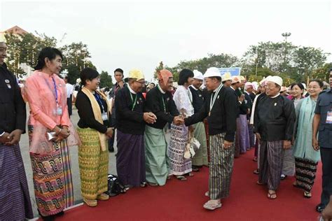 တပ်မတော်ကာကွယ်ရေးဦးစီးချုပ် ဗိုလ်ချုပ်မှူးကြီး မင်းအောင်လှိုင် ၂၀၁၈ ခုန