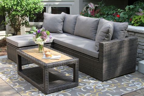 Небольшой но вместительный угловой диванчик для террасы Идеи для мебели Уличные диваны