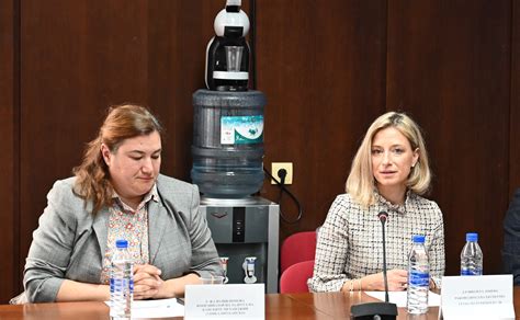 УНСС Кръгла маса „Ролята на университетите бизнеса политиката и средните училища за