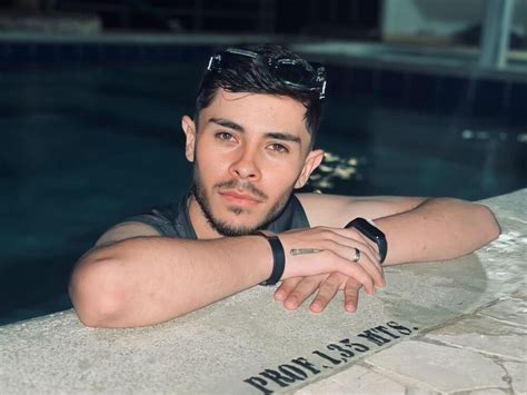 Robin Model Webcam Show Superchatlive