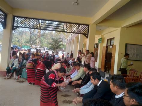 မိုင်းတုံမြို့၌ ဌာနဆိုင်ရာအကြီးအကဲများအား လားဟူတိုင်းရင်းသားများမှ လက်ဆေးမင်္ဂလာပြုလုပ