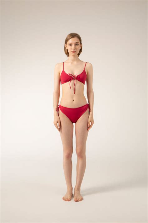 5 Hot Sexy Kat Okeeffe Bikini Pics