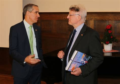 Us Amerikanischer Generalkonsul Scott Riedmann Zu Besuch In Penig Regionalspiegel Sachsen