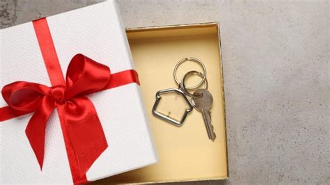 Дарственная на квартиру сколько стоит и как оформить договор дарения в 2024 году