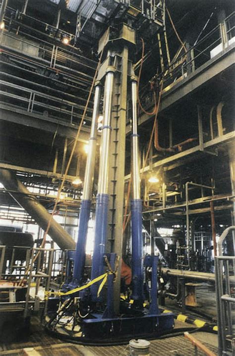Spars Novel Riser Support System Solves Workover Motion Problems