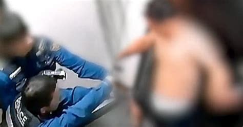 흉기 난동 부리던 남성 경찰이 테이저건 장전하자 얌전