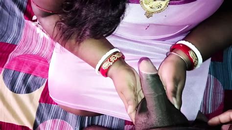 زوج وزوجة هنديين ديسي حديثا يمنحان بعضهما البعض متعة الجنس الفموي الجزء