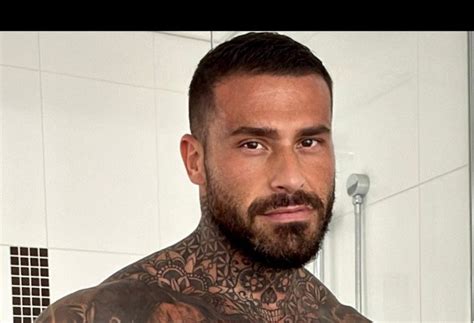 Mecs Gays Virils Douze Beaux Mecs Sexhibent Pour Vous 08 04 24