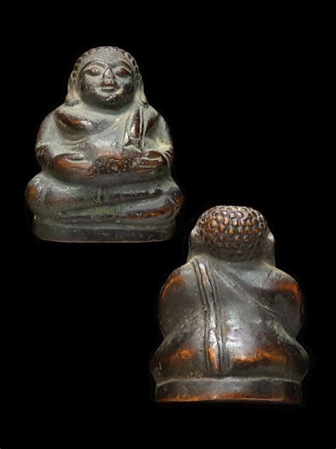 พระหล่อโบราณเนื้อทองผสม พิมพ์พระสังกัจจายน์เชียงแสน หลวงพ่อขอม วัดไผ่โรงวัว รุ่นแรก ปี2498 Id