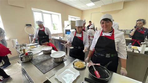 Кухарі Полтавщини які навчатимуть колег готувати за новим шкільним