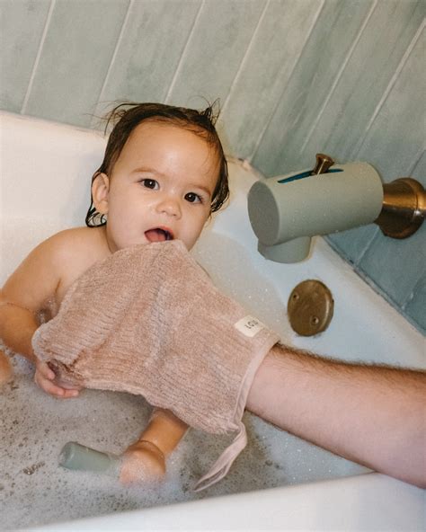 The Ribbed Hooded Towel Bath Mitt Lalo