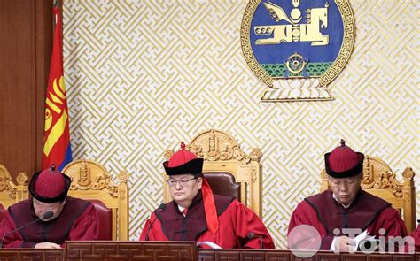 Үндсэн хуулийн цэцийн дарга Д Одбаярын ирүүлсэн хүсэлтийг хүлээж