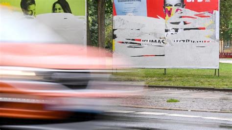 Sachsen Anhalt Vor Bundestagswahl Zerstörte Wahlplakate In Sachsen