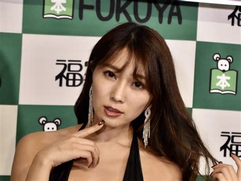 ＜画像3 3＞森咲智美「ベッドの隣で、ぜひ添い寝させていただければと思います」｜ウォーカープラス