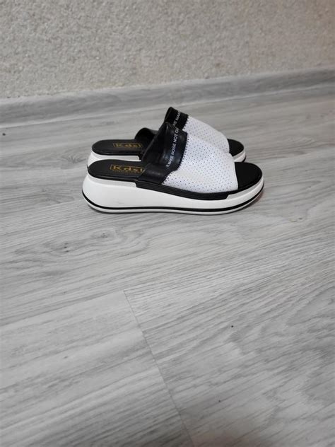 Шльопанці шкіряні — ціна 1300 грн у каталозі Шльопанці Купити жіночі речі за доступною ціною на