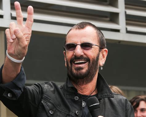 Ringo Starr Le Voyage Du Beatle Au Delà De La Batterie Fan World