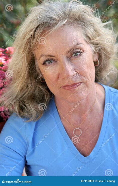 Mature Beauty Thumbs Job Porn