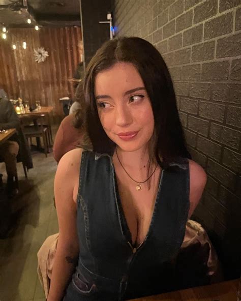 Emily Chains Picture