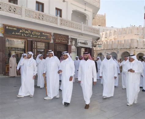 صور الشيخ حمد بن خليفة يشارك في فعالية الخيار لك جريدة المدينة