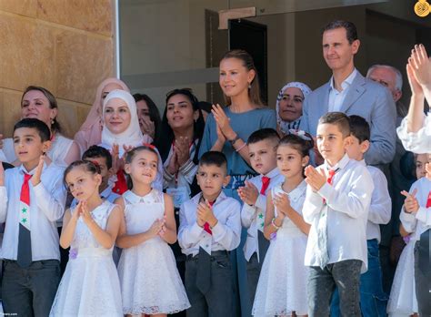 فرارو تصاویر حضور بشار اسد و همسرش در مدرسه فرزندان شهدا