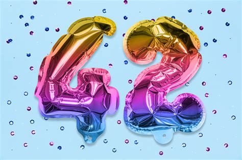 무지개 호일 풍선 번호 스팽글과 파란색 배경에 숫자 40 두 생일 인사말 카드 0명에 대한 스톡 사진 및 기타 이미지 0명 개체 그룹 공기 주입 Istock