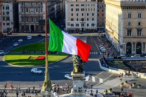 Суд в Італії ухвалив рішення повернути групу мігрантів вивезених до Албанії Читайте на Ukr Net