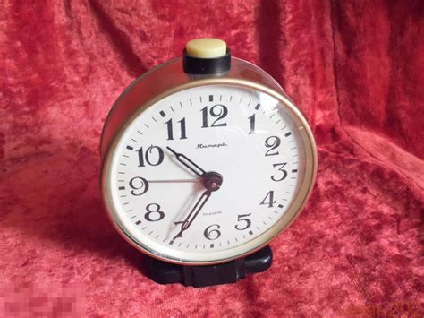 часы настольные будильник ссср ОЧЗ Янтарь на ходу — покупайте на