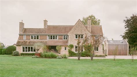 Studio McW Brings Energy Of A London Lifestyle To Rural House Extension