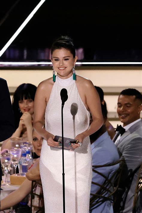 Las celebridades mejor vestidas de los Emmys 2022 / Twitter