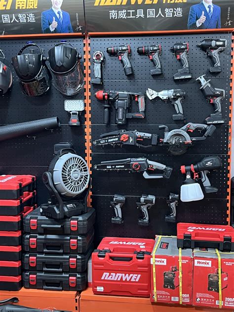 Lloyd Mongolia АЛТАН СОЁМБОНЫ ТАЙЛАЛ БУЮУ ӨНДӨР ГЭГЭЭНИЙ АЙЛДВАР Монгол гэсэн зургаан үсэг