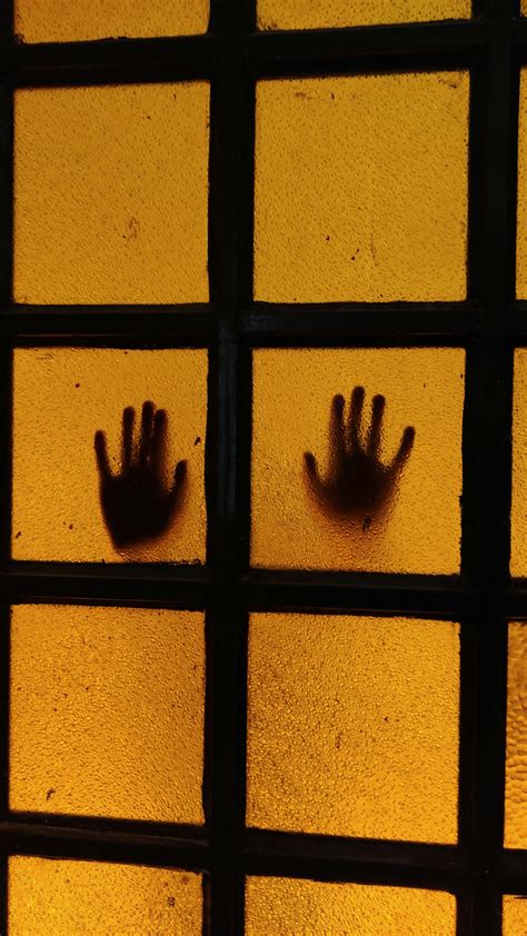 감기 건물 건축 격리 계단 고독 고요한 고요함 구조 그림자 그림자 놀이 기하학 덮개 도시의 명상 적 미니멀리즘 미스터리 밤 보안 불길한