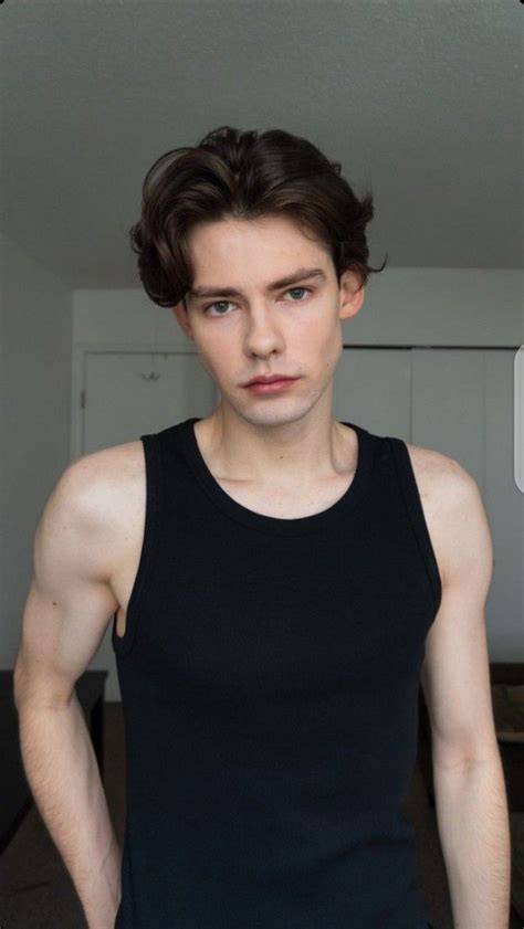 بنظرتون این پسره خوشگله؟ طرفداری