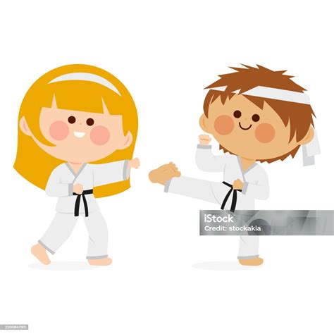 어린이 훈련 무술 유니폼을 입은 소녀와 소년 가라테 선수 가라테 태권도 유도 주짓수 킥복싱 또는 쿵푸 슈트 벡터 일러스트 레이