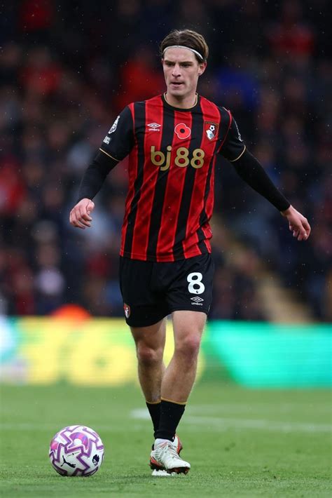 Man Utd Weighing Up Transfer For Bournemouths Alex Scott As Ruben Amorim Plots Summer Midfield