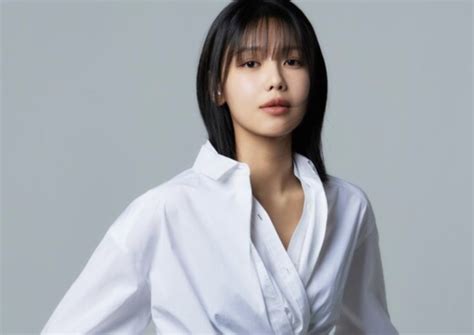 Girls Generation Soo Young Considers Lead Role In New Drama Series