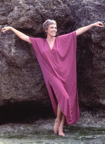 Julie Andrews Beach Photoshoot Sexy 8x10 Photo 16 1930125366
