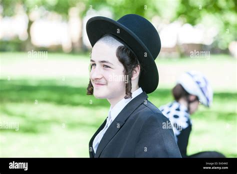 What Is The Large Hat Worn By Hasidic Males At Lea Bishop Blog