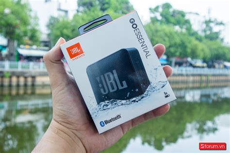 Trên tay loa Bluetooth JBL Go Essential Nhỏ nhưng võ đầy mình chất âm sống động kháng nước