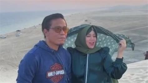 Sosok Ning Astuti Istri Gus Miftah Video Kepalanya Ditoyor Suami Jadi