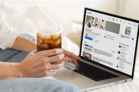 Linkedin Mistakes That Hold Job Seekers Back The Everygirl