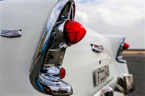 쿠바 하바나의 거리를 굴러 다니는 50 년대의 오래된 빈티지 미국 자동차의 일부 거리에 대한 스톡 사진 및 기타 이미지 거리 고풍스런 골동품 Istock