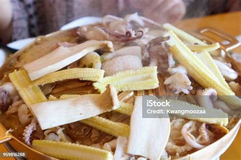 한국 스타일 바베 큐 돼지고기 해산물 버섯과 야채와 그릴 건강한 식생활에 대한 스톡 사진 및 기타 이미지 건강한 식생활 고기 구이 Istock