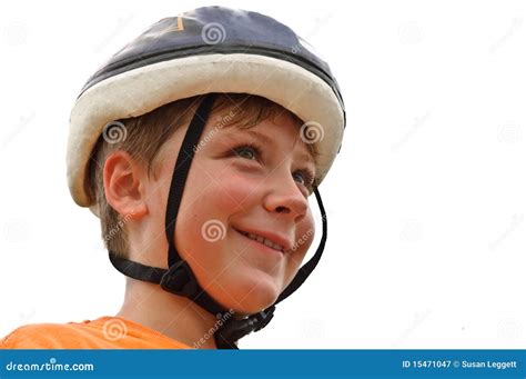 Jonge Jongen Met De Helm Van De Fiets Stock Afbeelding Image Of Geluk