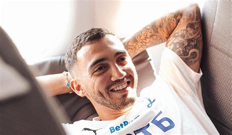 Mujer Le Revisó Cel A Su Pareja Y Le Encontró Conversación ¡con Luis Chávez Esto En Línea