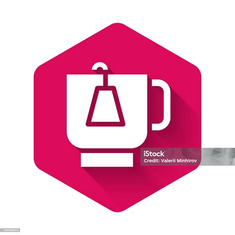 긴 그림자 배경으로 고립 된 티백 아이콘이있는 화이트 컵 의 차 핑크 육각형 버튼 벡터 0명에 대한 스톡 벡터 아트 및 기타 이미지 0명 개념 건강한 생활방식